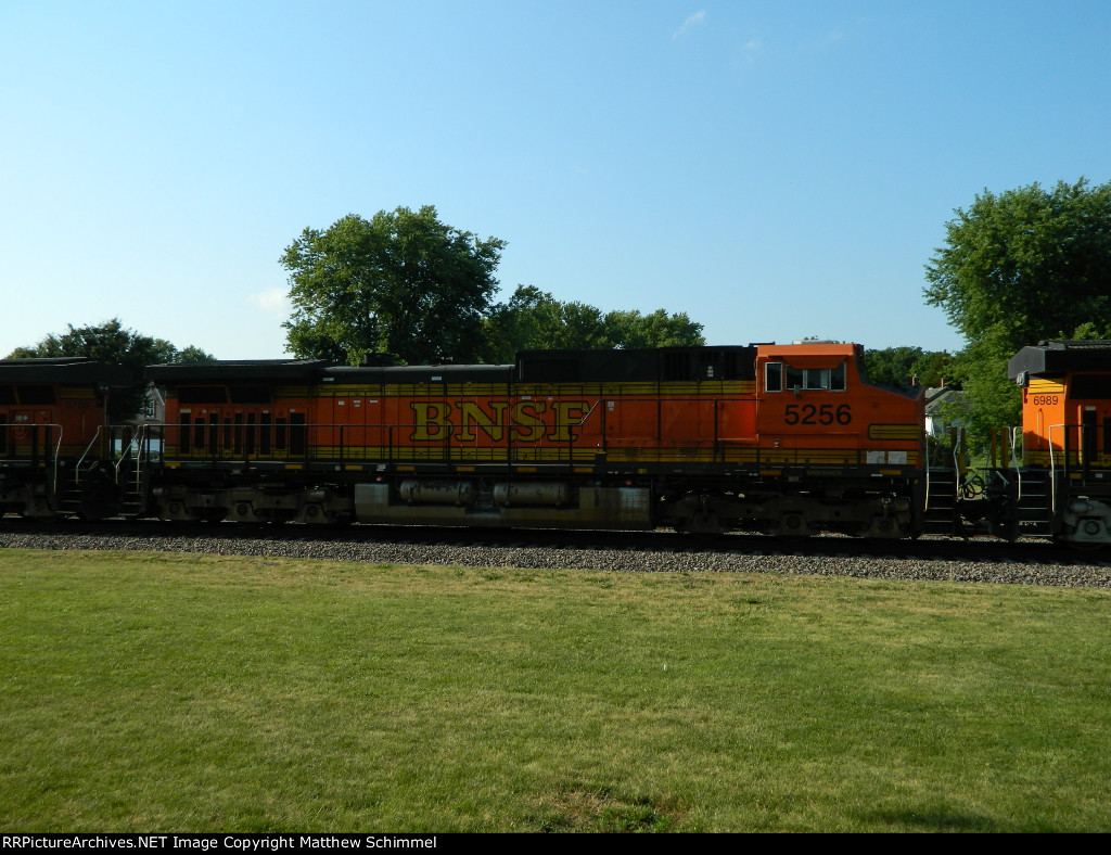 BNSF 5256